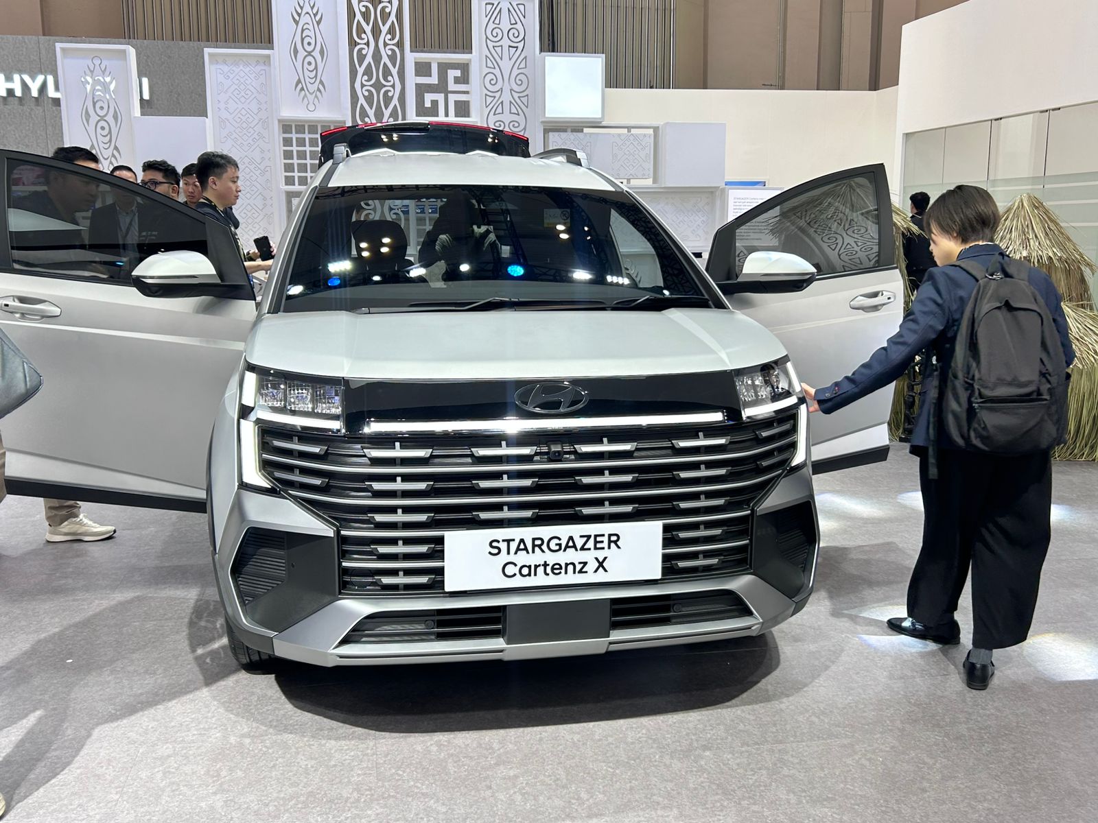 Hyundai Resmi Rilis Stargazer Cartenz dan Stargazer Cartenz X di GIIAS ...